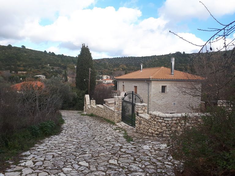 Πετρινη οικια