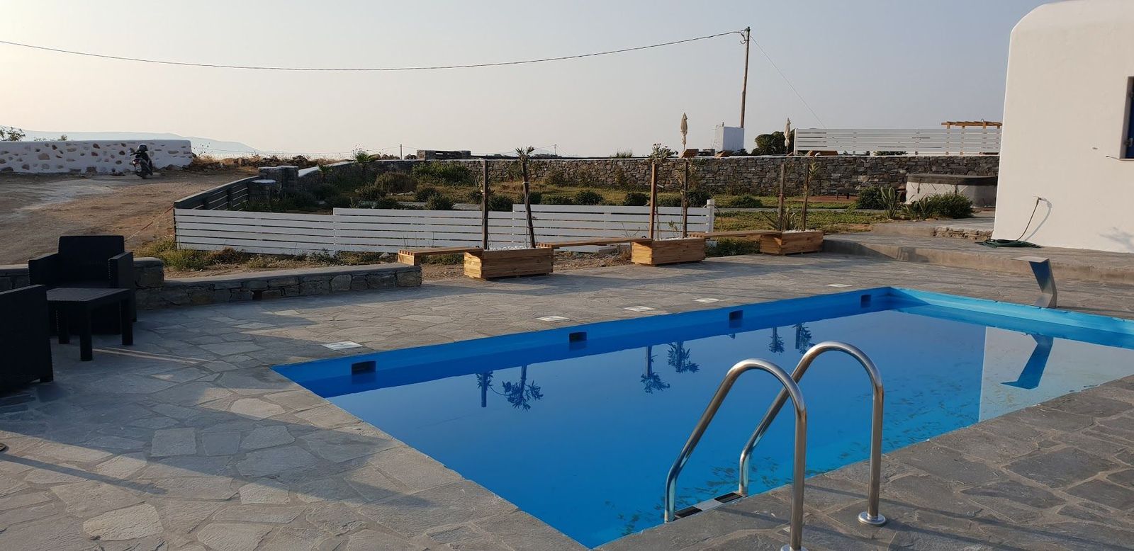 Ακινητο με 4 πισινες κοντα στην παραλια της Πουντας στο Πισω Λιβαδι