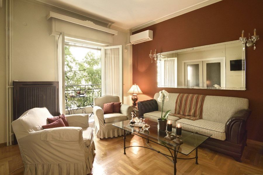 ΘΕΑ ΑΚΡΟΠΟΛΗ, ΚΑΤΑΠΛΗΚΤΙΚΟ ΔΙΑΜΕΡΙΣΜΑ ΣΤΗΝ ΠΙΟ ΟΜΟΡΦΗ ΓΕΙΤΟΝΙΑ ΤΗΣ ΠΕΡΙΟΧΗΣ