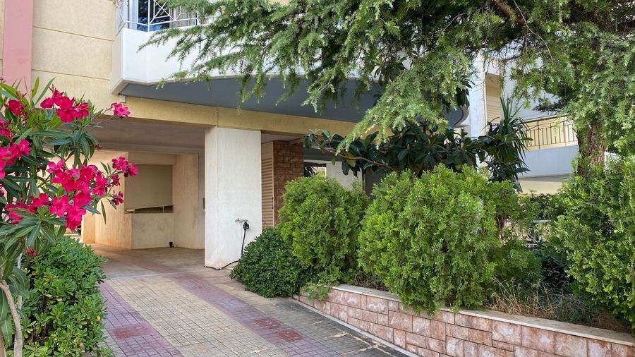 ΟΡΟΦΟΔΙΑΜΕΡΙΣΜΑ ΣΤΗΝ ΑΝΩ ΓΛΥΦΑΔΑ ΜΕ ΑΠΟΚΛΕΙΣΤΙΚΗ ΧΡΗΣΗ ΤΑΡΑΤΣΑΣ