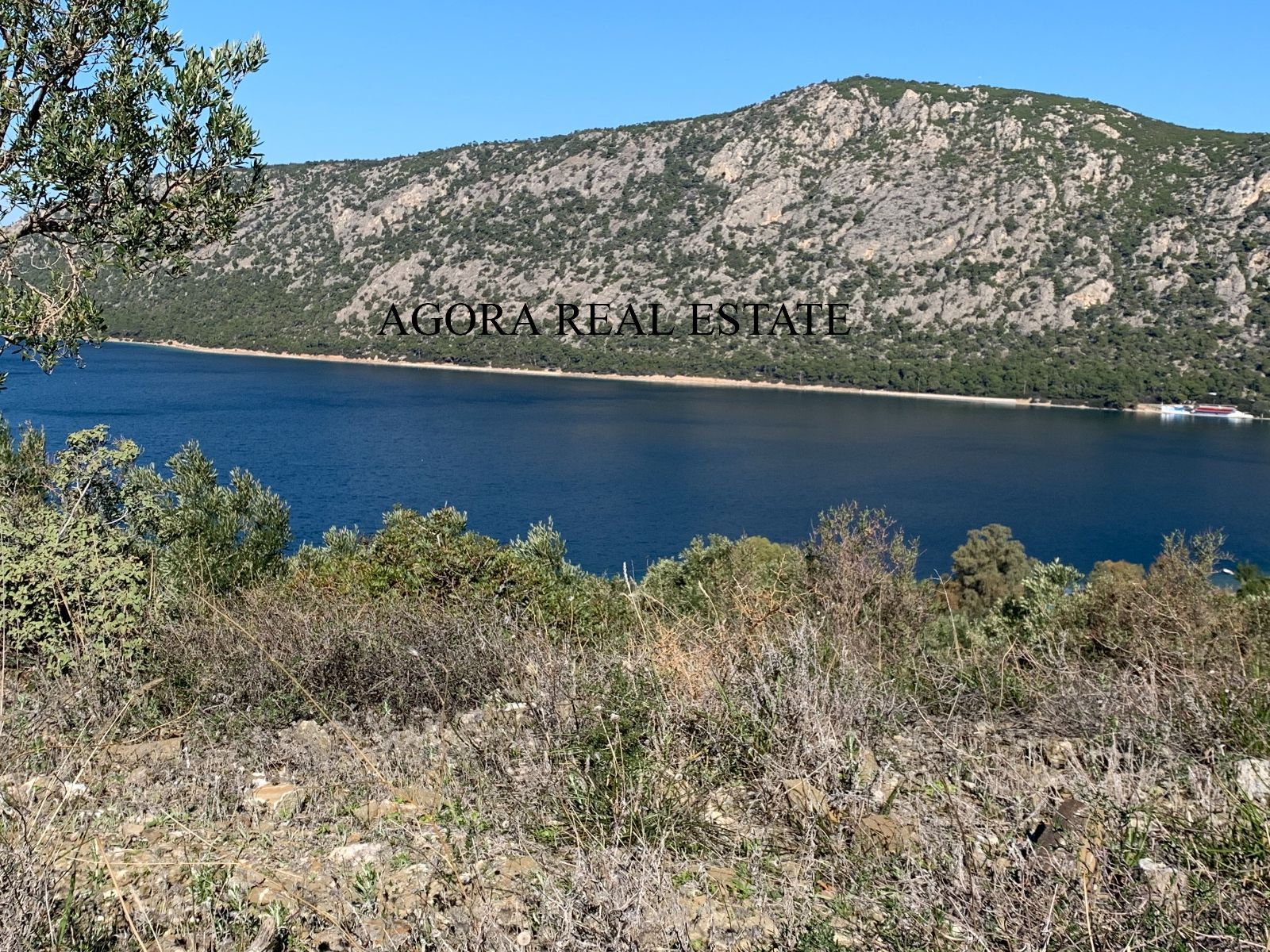 ΠΩΛΕΙΤΑΙ ΟΙΚΟΠΕΔΟ 8.000τμ ΣΤΗ ΛΙΜΝΗ ΒΟΥΛΙΑΓΜΕΝΗΣ ,ΧΤΙΖΕΙ 600τμ