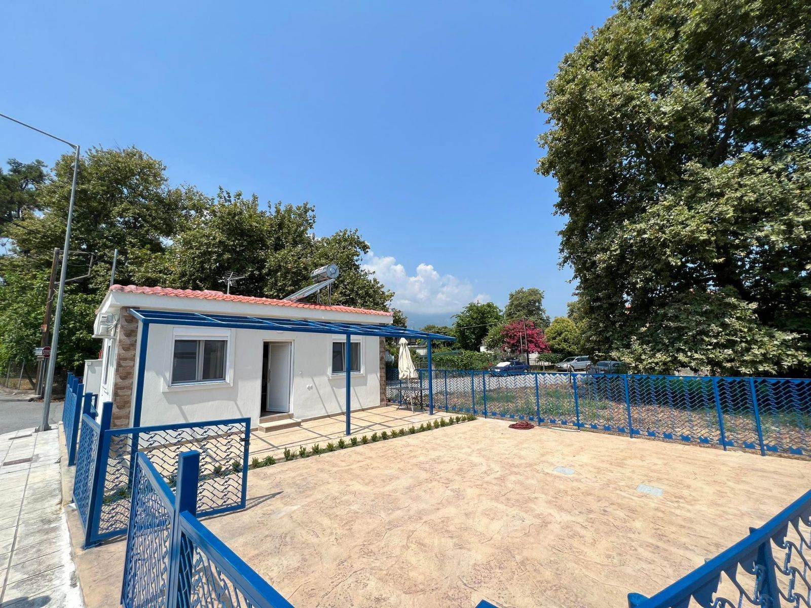 Μονοκατοικια προς πωληση στην παραλια της Λεπτοκαρυας