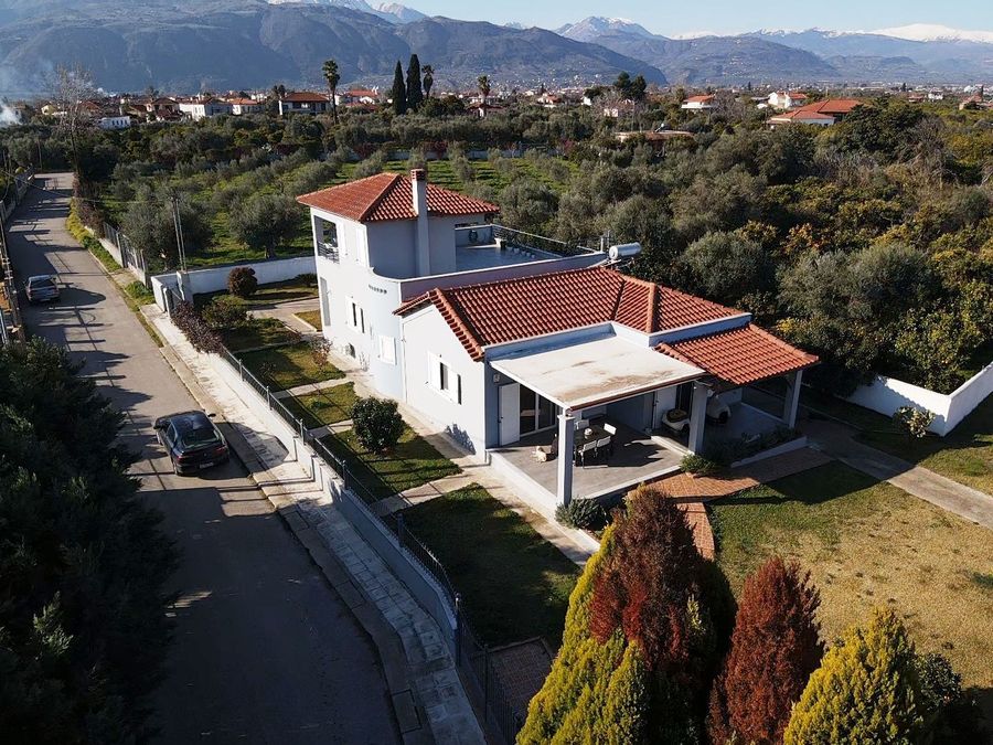 ΠΟΛΥΤΕΛΗΣ ΒΙΛΑ ΕΠΙΦΑΝΕΙΑΣ 270 Τ.Μ. ΣΤΗΝ ΤΕΜΕΝΗ ΑΙΓΙΟΥ