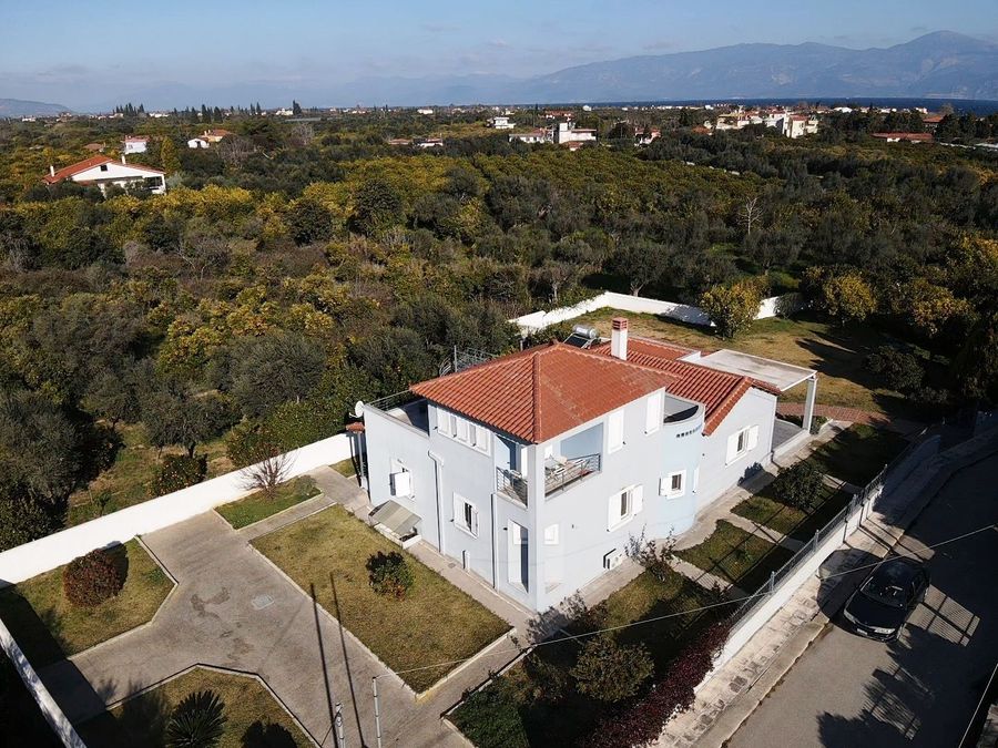 ΠΟΛΥΤΕΛΗΣ ΒΙΛΑ ΕΠΙΦΑΝΕΙΑΣ 270 Τ.Μ. ΣΤΗΝ ΤΕΜΕΝΗ ΑΙΓΙΟΥ