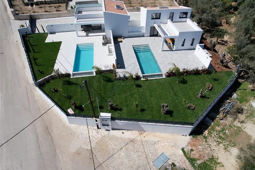 2 ΝΕΟΔΜΗΤΕΣ ΠΟΛΥΤΕΛΕΙΣ ΒΙΛΕΣ 250 ΤΜ ΝΥΔΡΙ ΛΕΥΚΑΔΑ