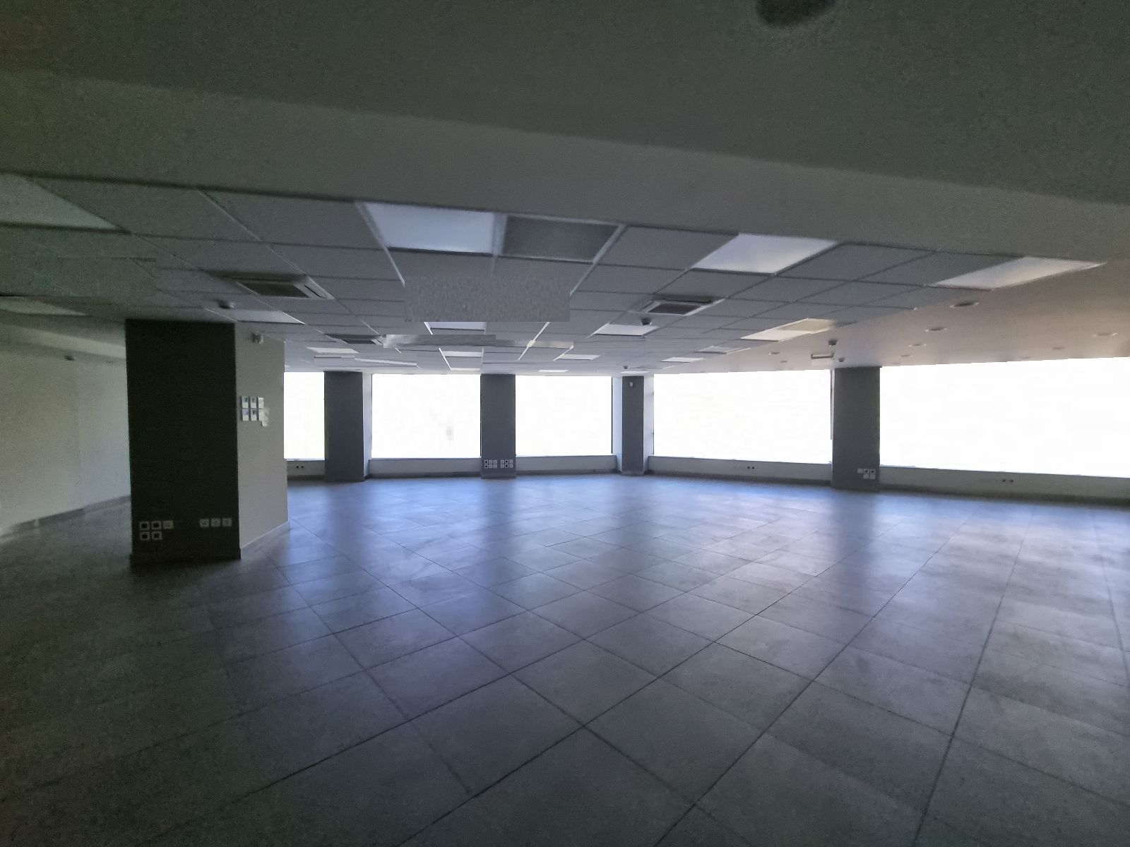 Κτίριο επαγγελματικών χώρων για ενοικίαση Κυνοσάργους (Νέος Κόσμος)