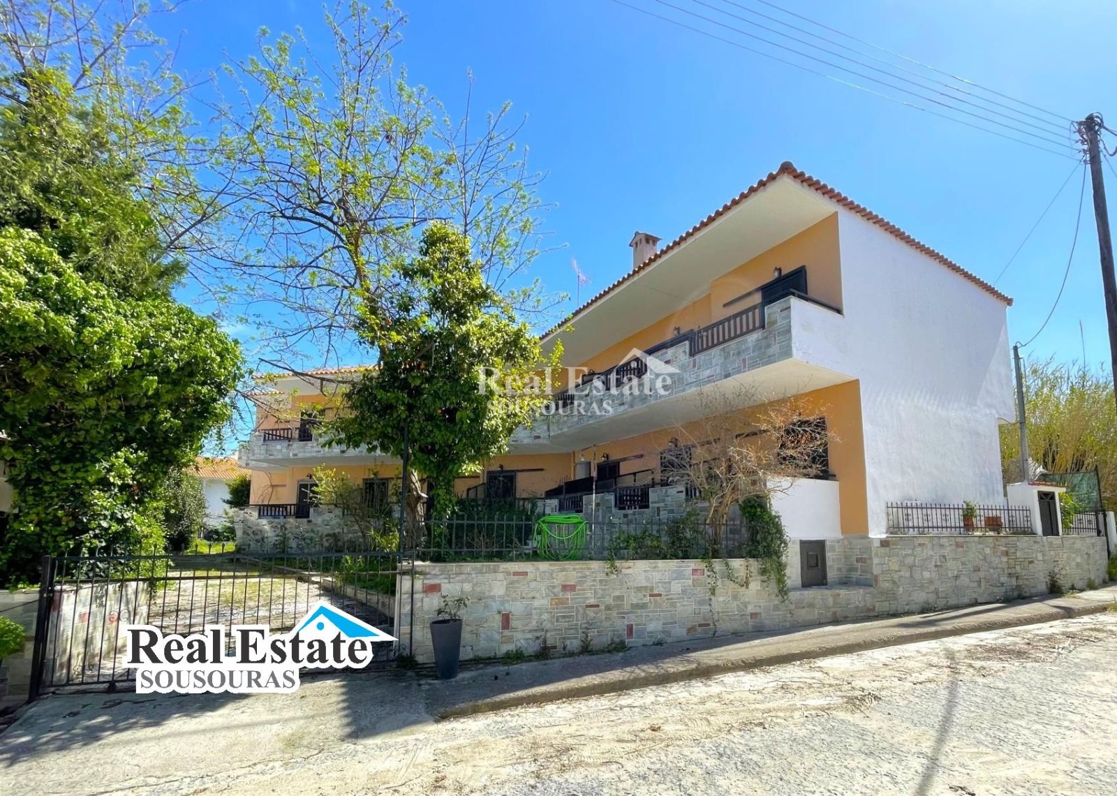 350 μ. από μια υπέροχη παραλία με κρυστάλλινα νερά και ψιλή άμμο