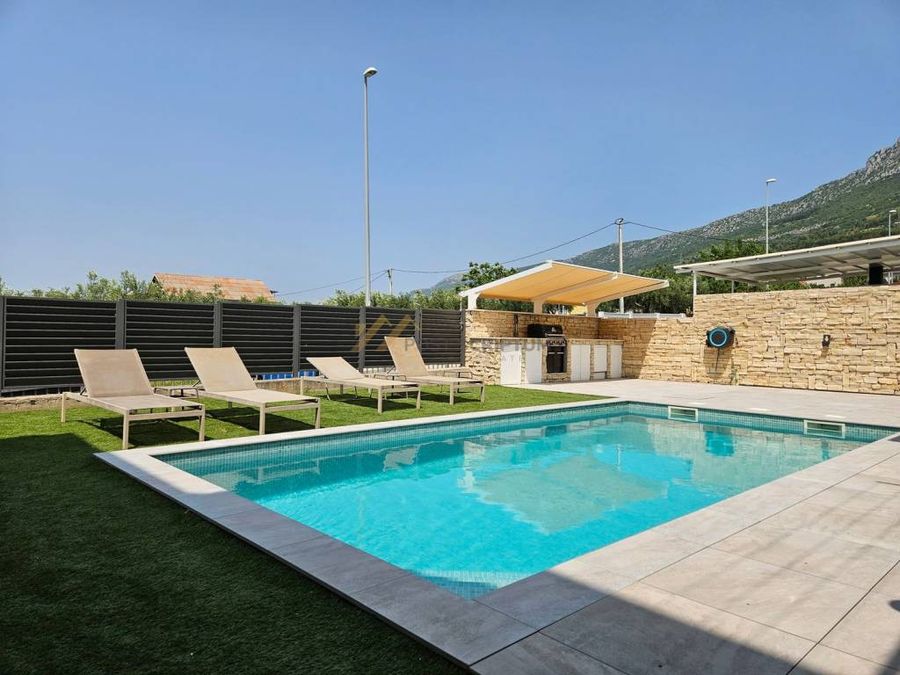 Haus 250m² zur miete, Split-Dalmatia, Kastela - Angebot 18733680 | Crozilla